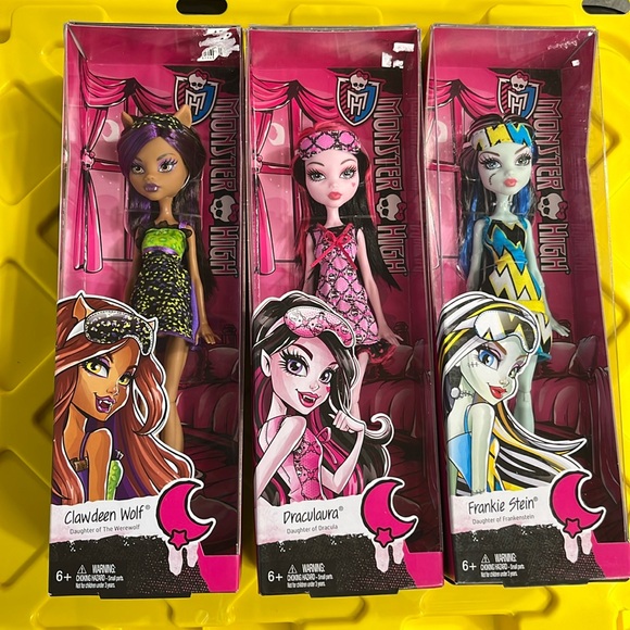 Mattel | Toys | Monster High 25 Set Sleepover Dolls Clawdeen Draculaura ...
